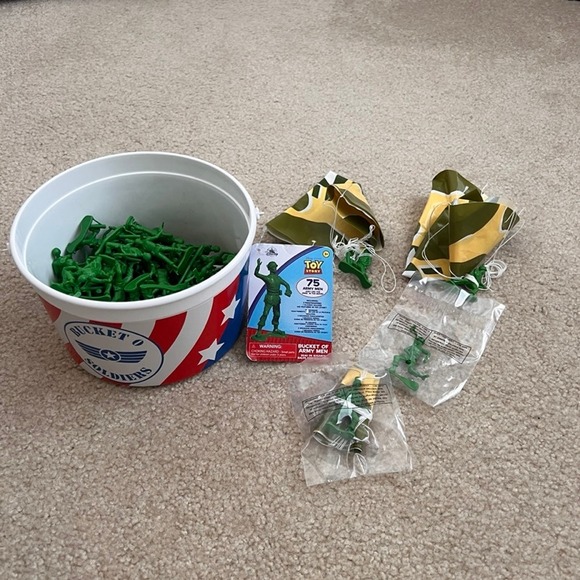 Disney | Toys | Disney Pixar Toy Story Army Men Bucket O Soldiers 75 Pc ...